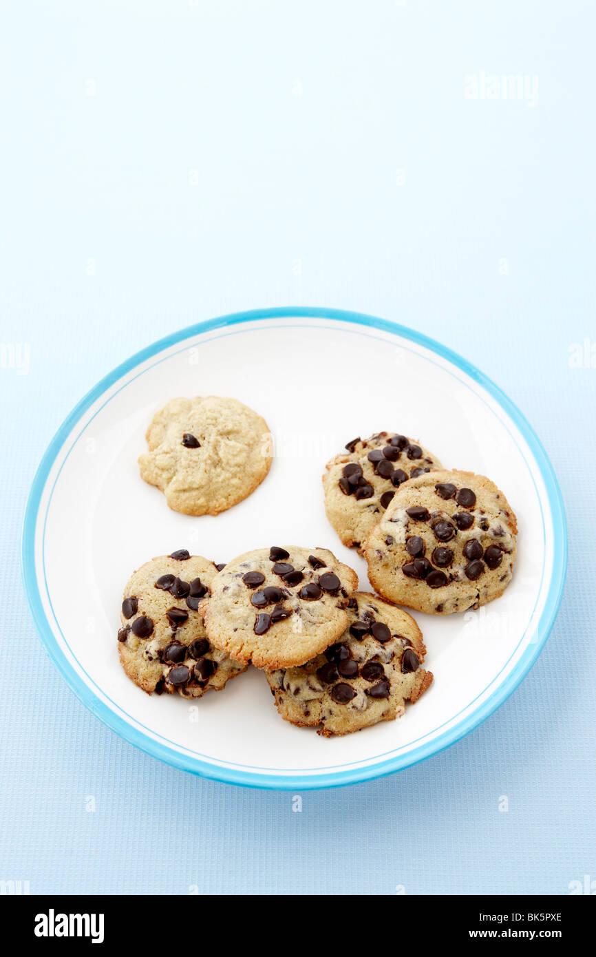 Six chocolate chip cookies hi-res stock photography and images - Alamy