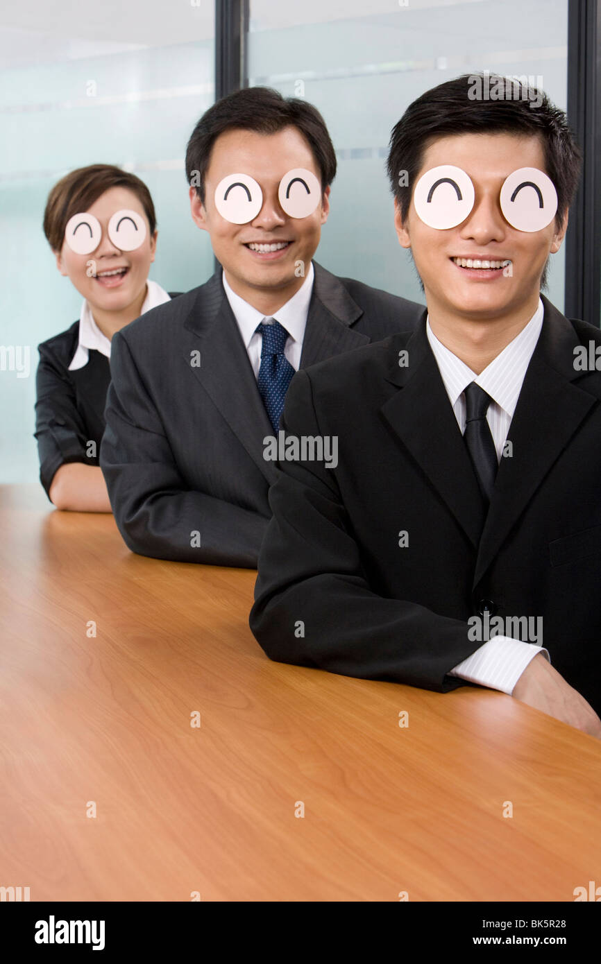 Smiley asian office worker hi-res stock photography and images - Alamy