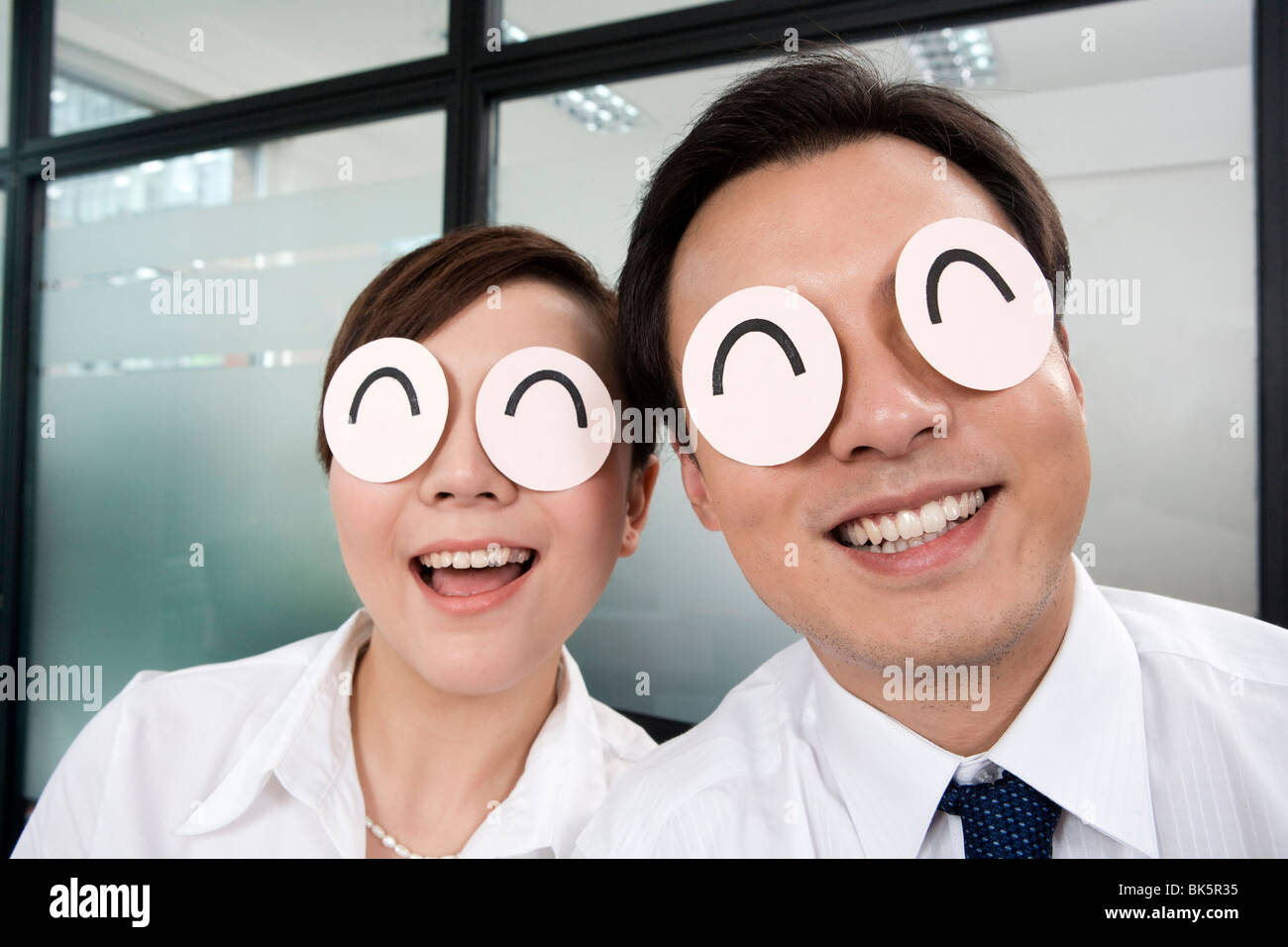 Smiley asian office worker hi-res stock photography and images - Alamy