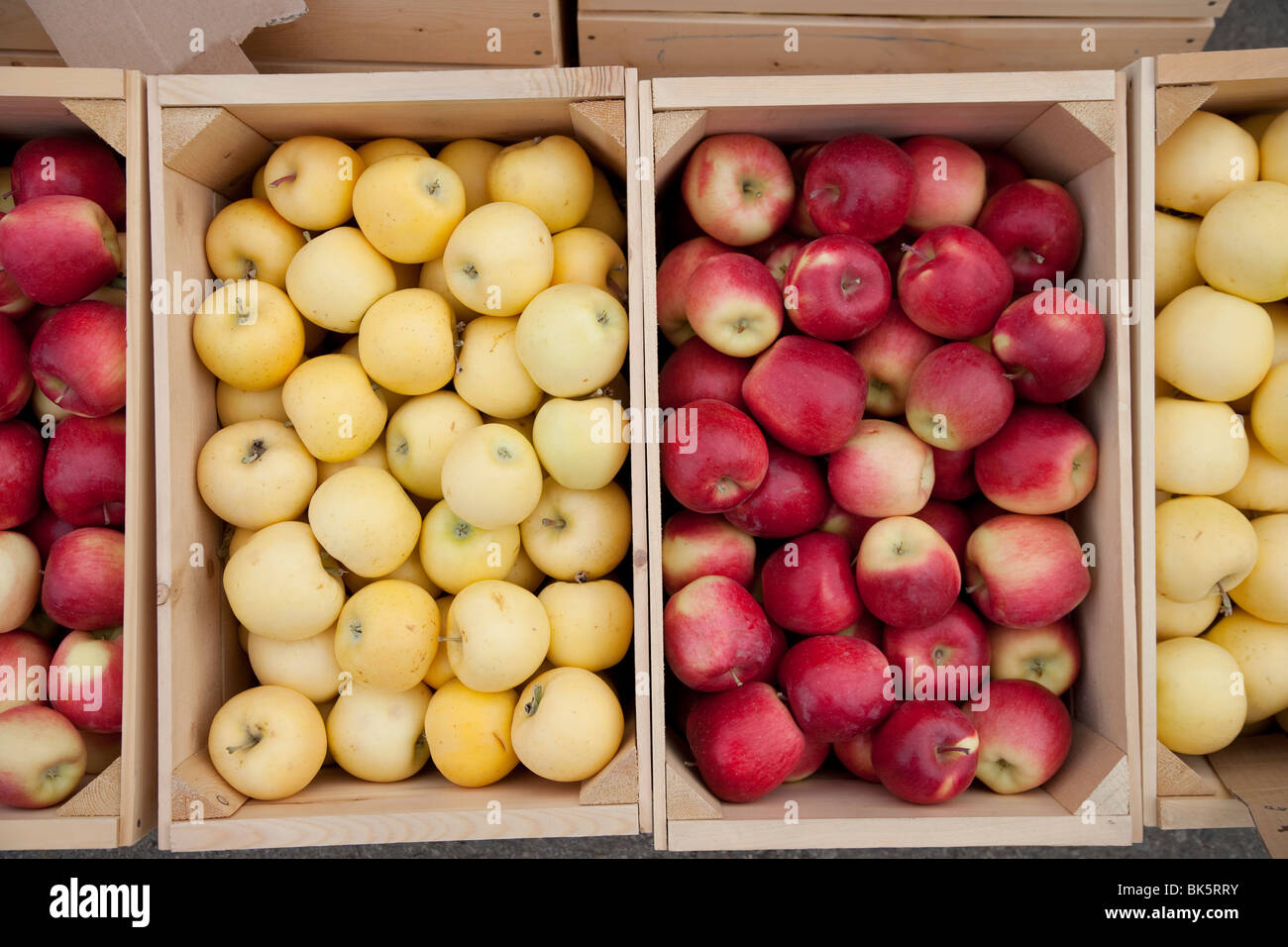 Crates of Organic Apples Stock Photo - Alamy