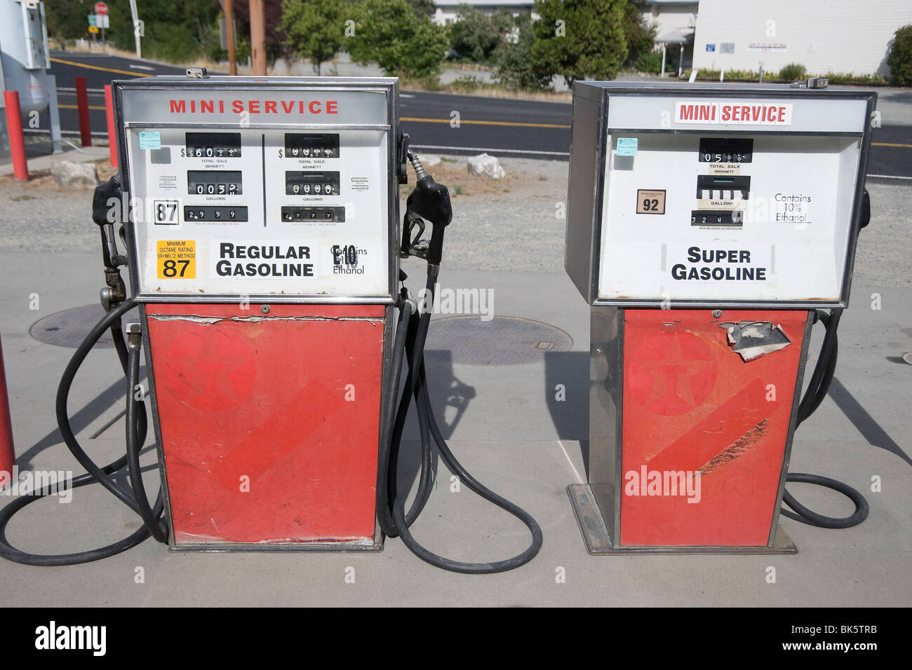 Self serve pumps hi-res stock photography and images - Alamy