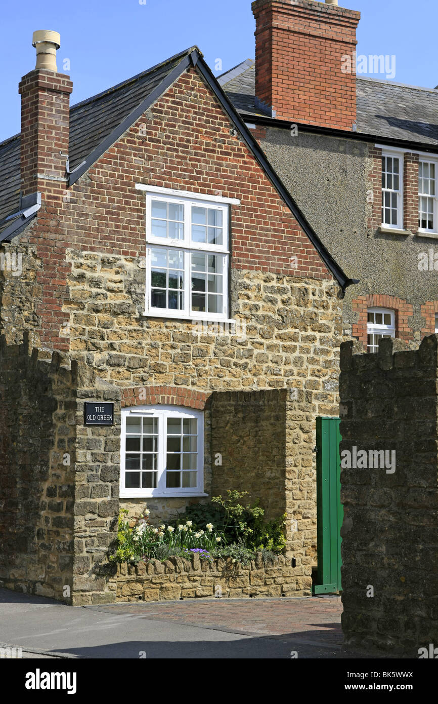 Old coaching inn hi-res stock photography and images - Alamy