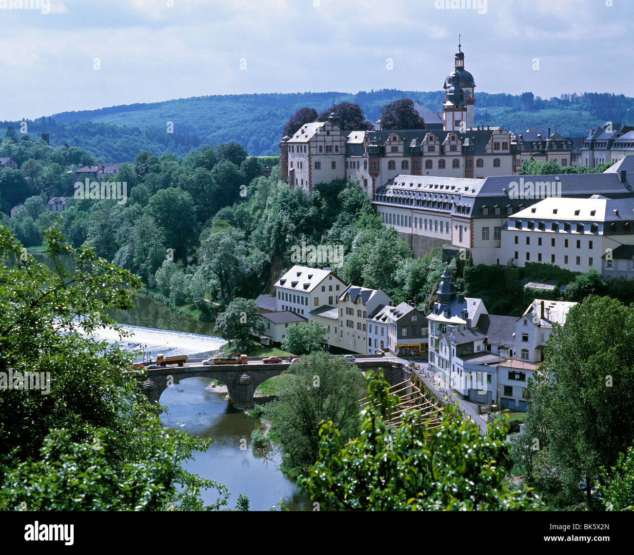 Panoramablick mit Lahn und Schloss Weilburg, Lahntal, Westerwald ...