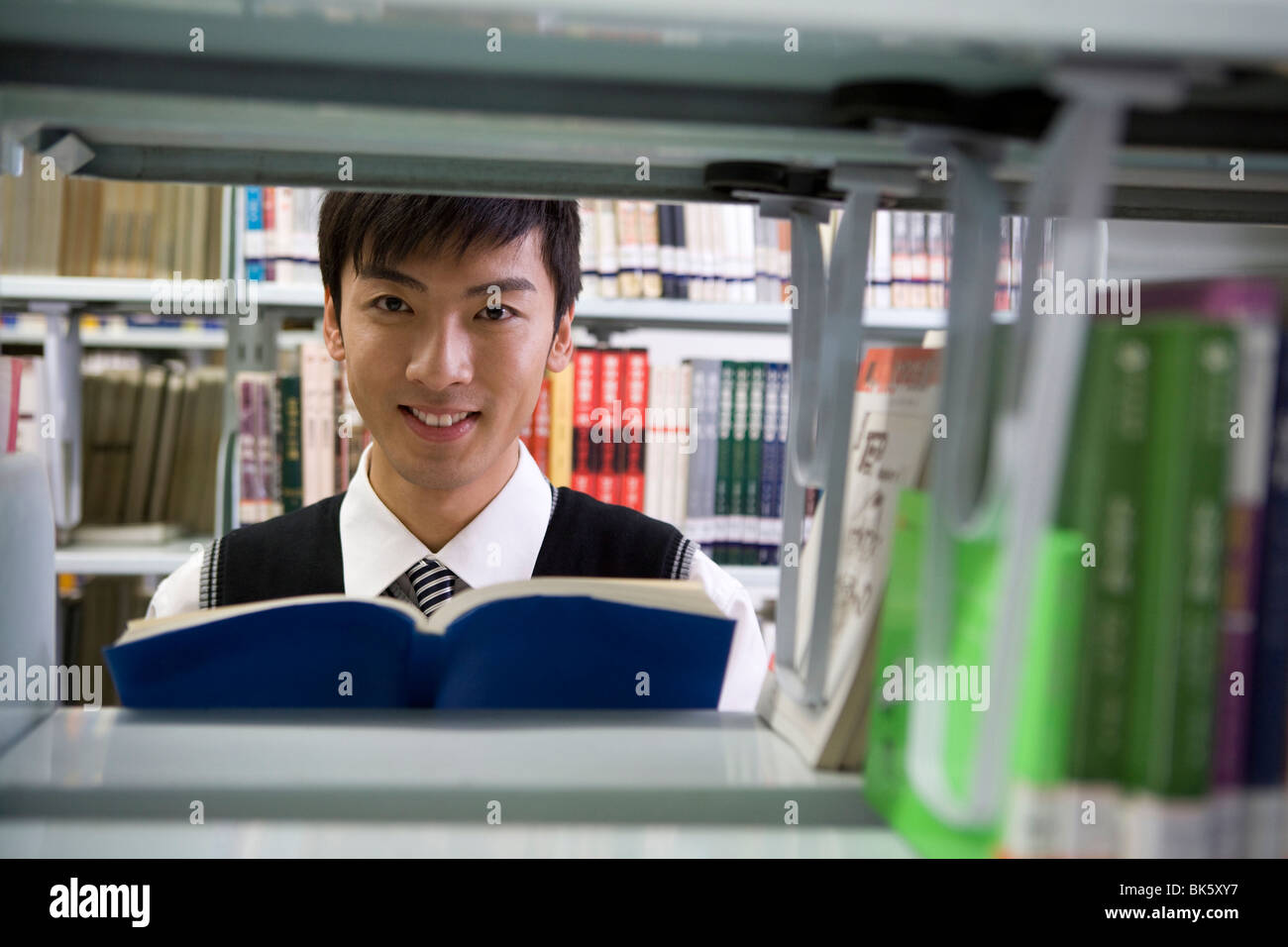 Reading at the library Stock Photo - Alamy