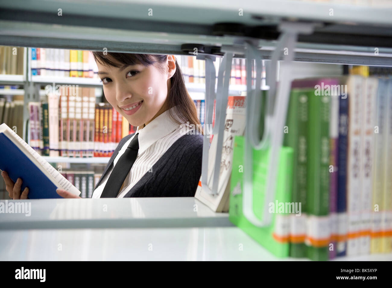Reading at the library Stock Photo - Alamy