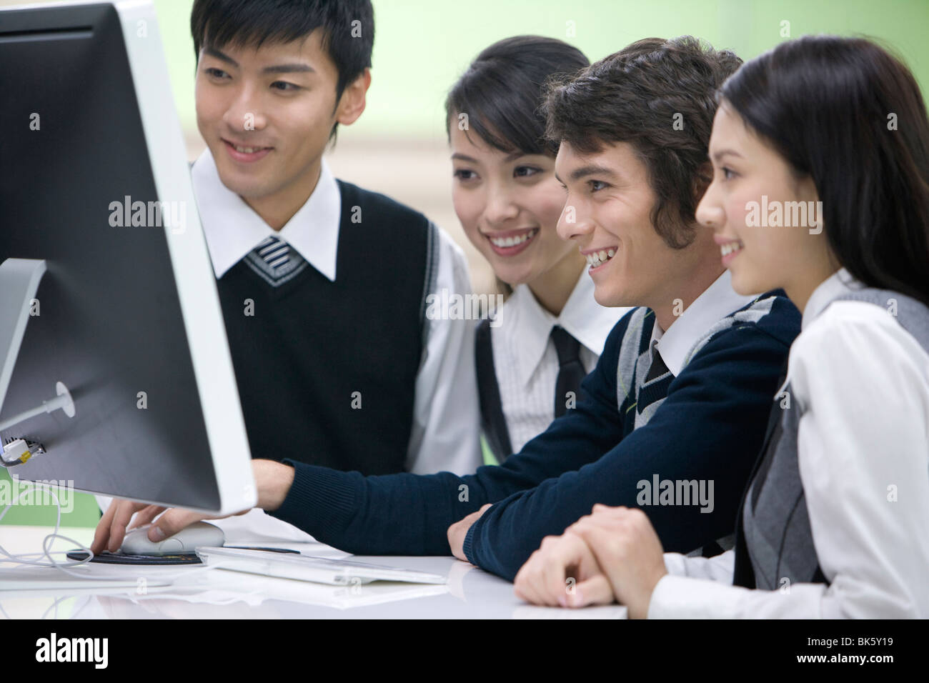 Students in the computer lab Stock Photo - Alamy