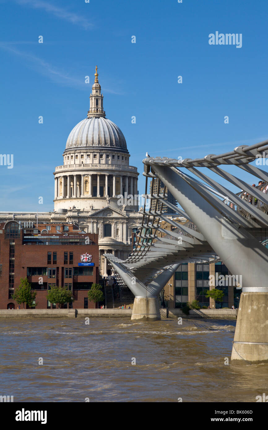 Millennium bridge icon hi-res stock photography and images - Alamy