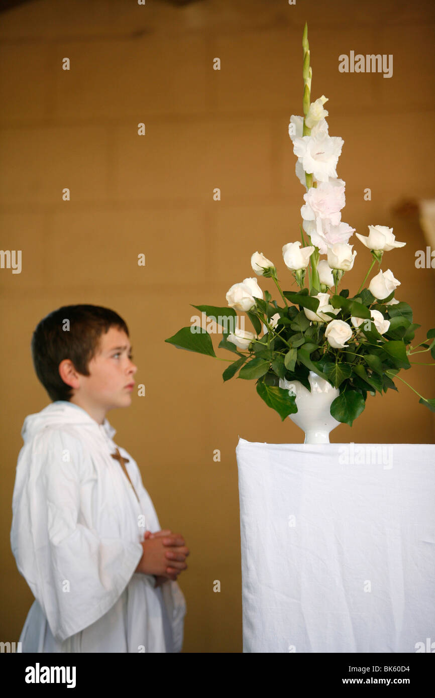 Altar boy hi-res stock photography and images - Alamy
