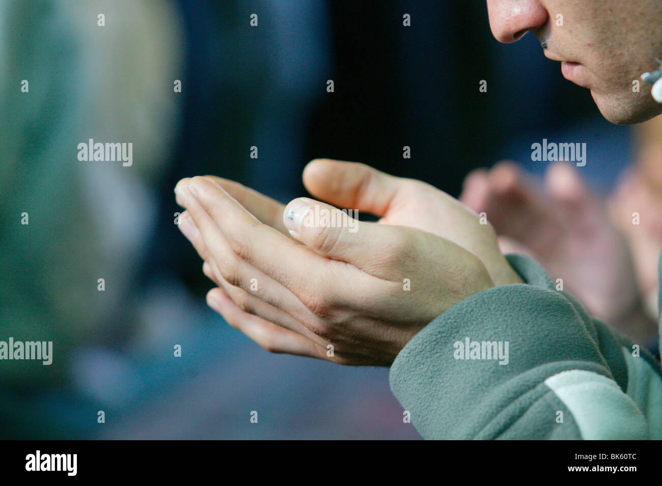 Muslim praying hi-res stock photography and images - Alamy