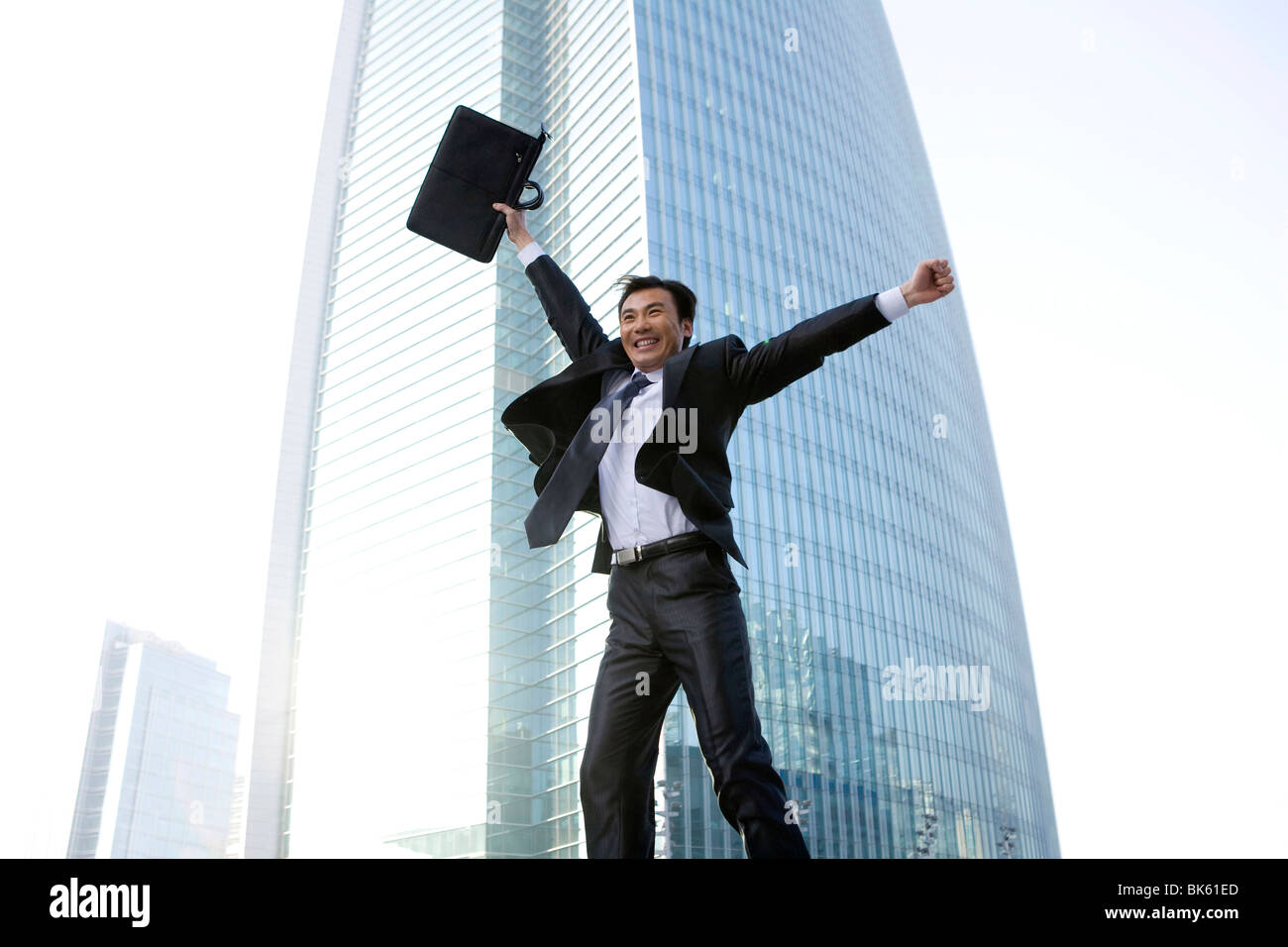 Man jumping off office building hi-res stock photography and images - Alamy