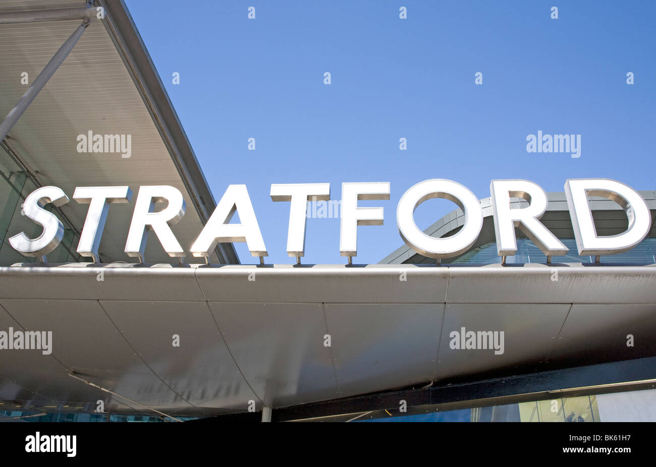 Outdoor london underground sign hi-res stock photography and images - Alamy