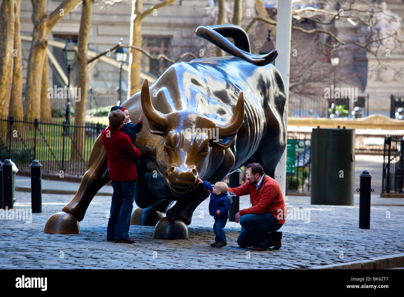 Wall Street Bull in downtown Manhattan, New York City Stock Photo - Alamy