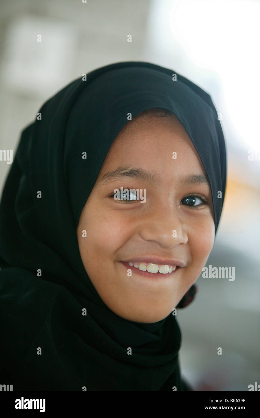 Oman girl traditional hi-res stock photography and images - Alamy
