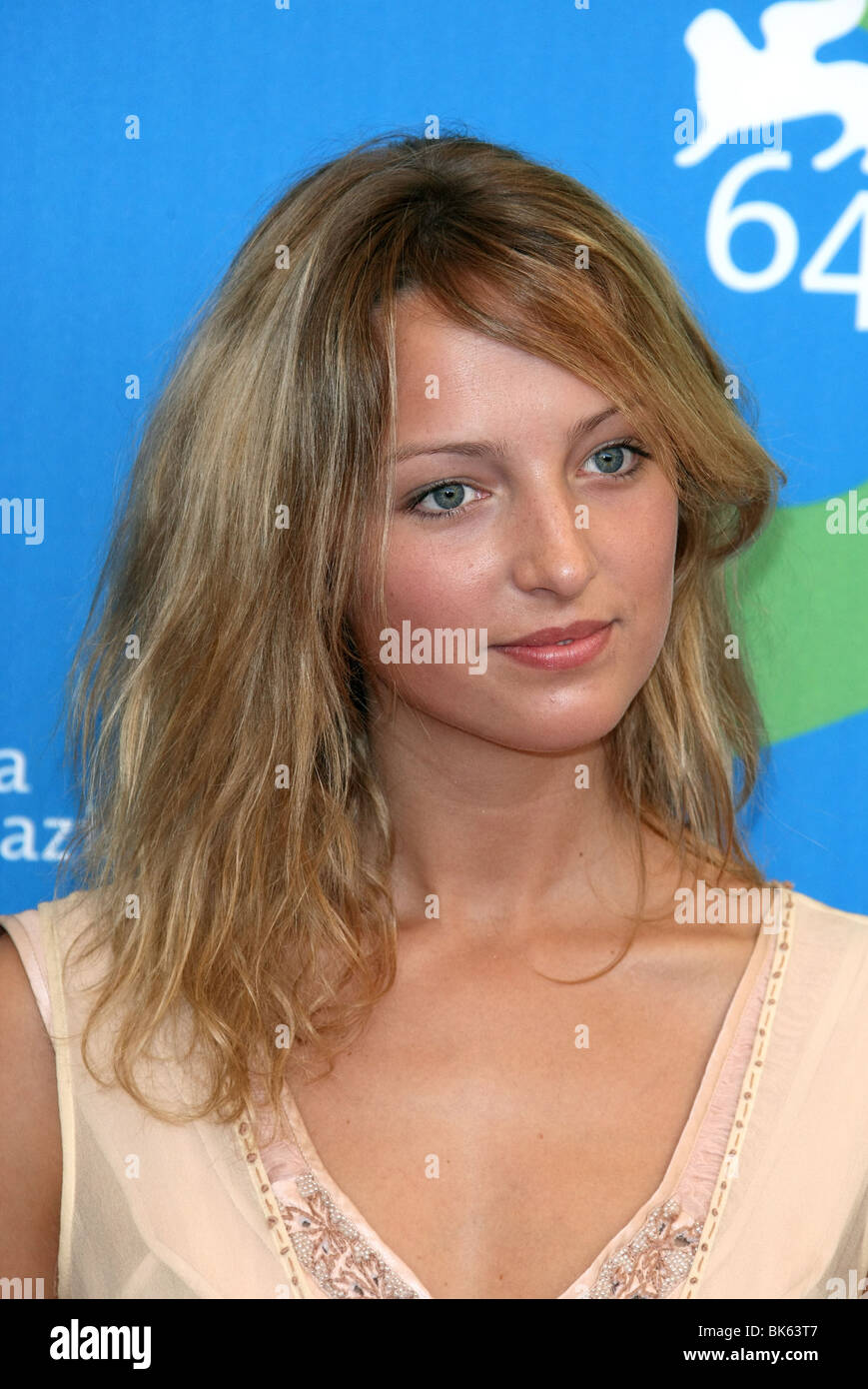 Stephanie crayencour hi-res stock photography and images - Alamy