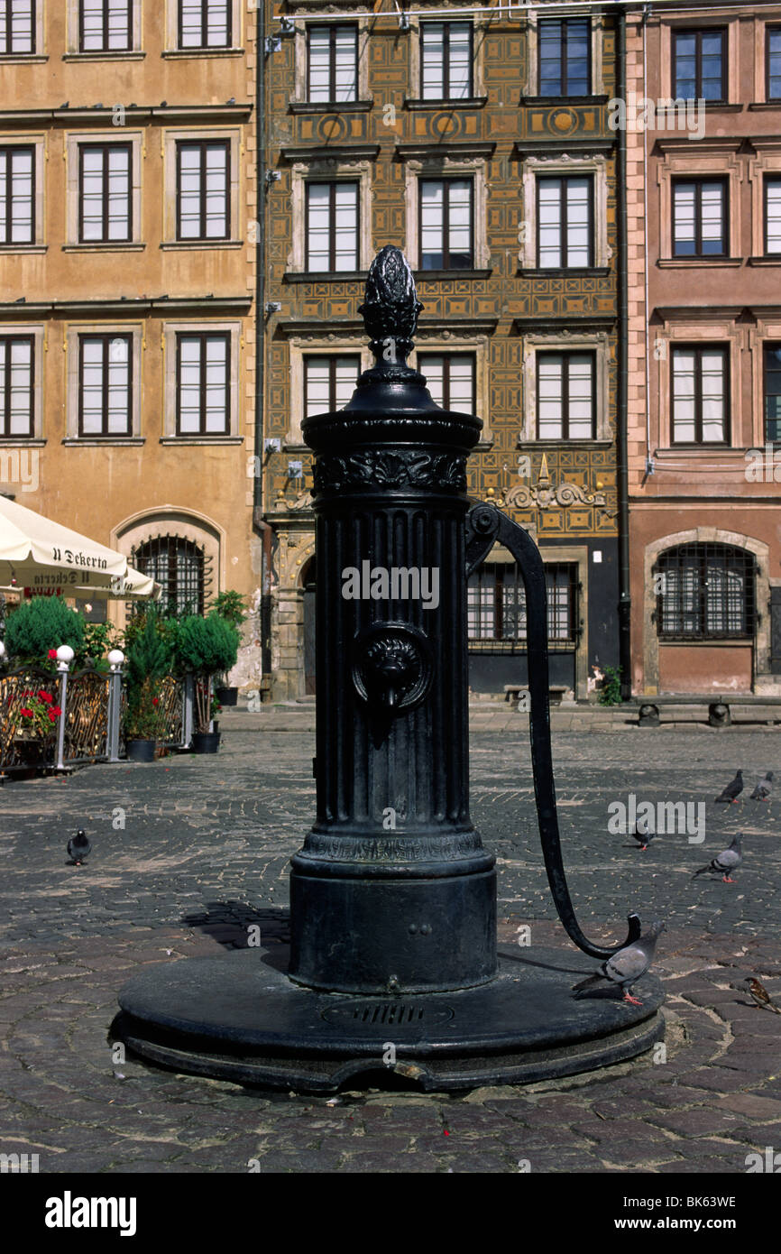 Town square water pump hi-res stock photography and images - Alamy
