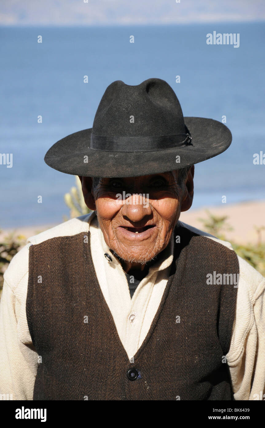 Village elder, Llachon community, Capachica peninsula, Peru, South ...