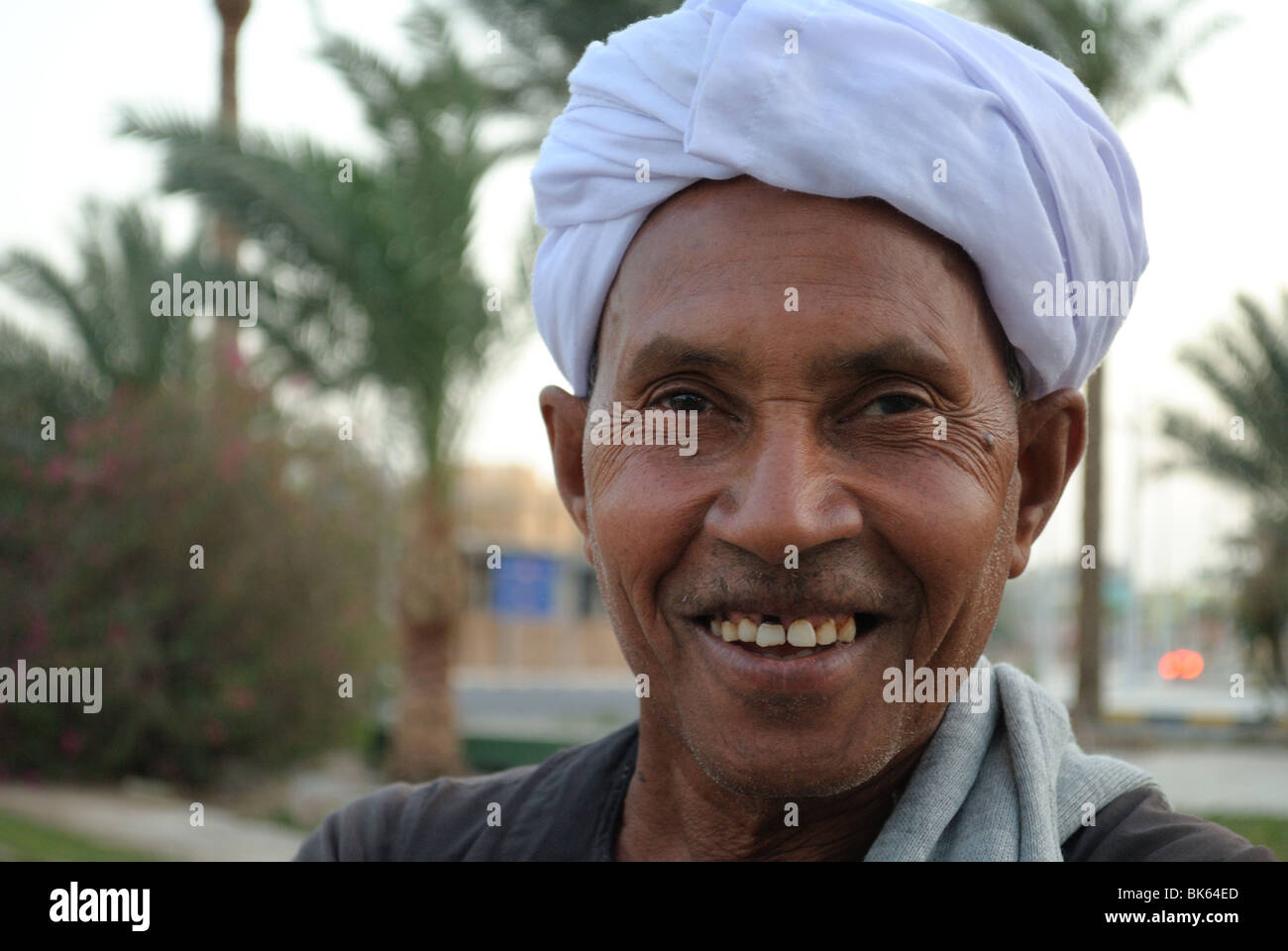 Portrait of Egyptian man in traditional dress Stock Photo - Alamy