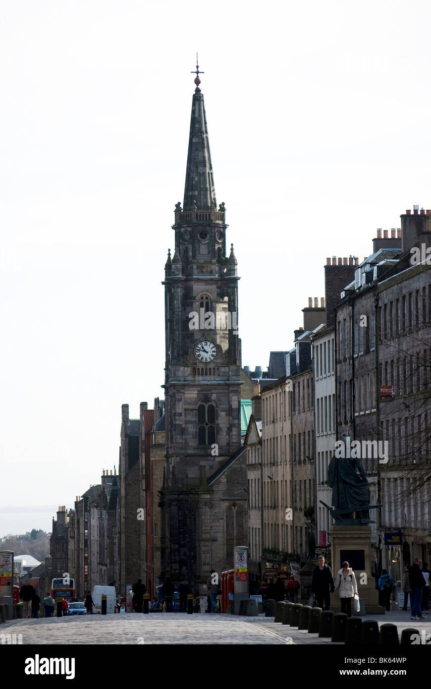 Looking down the Royal Mile towards the Tron Kirk, Edinburgh Stock ...
