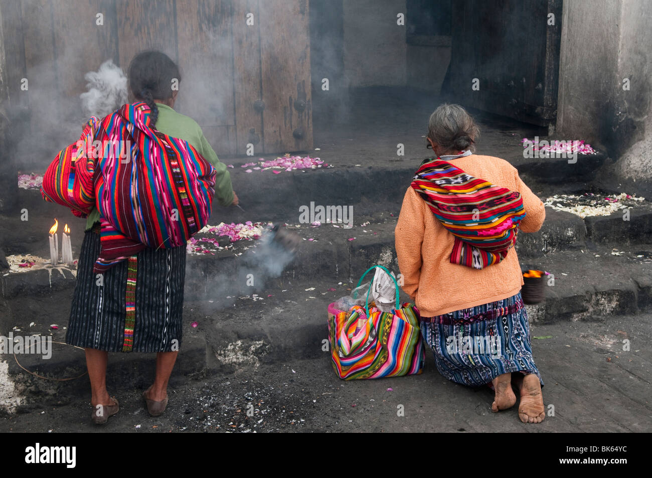 Mayan rituals at Santo Tomas church, Chichicastenango, Guatemala ...