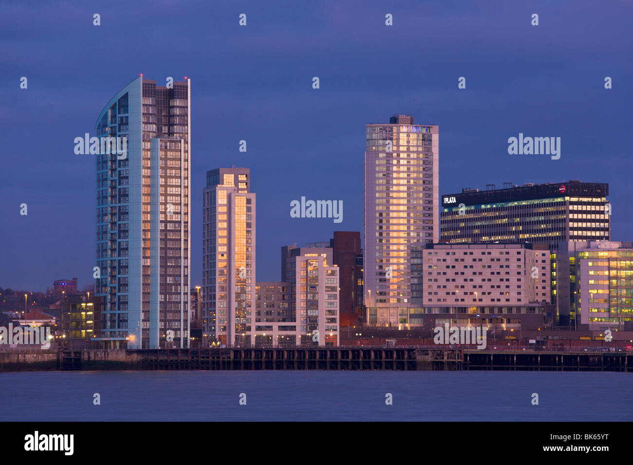 Liverpool waterfront at night hi-res stock photography and images - Alamy