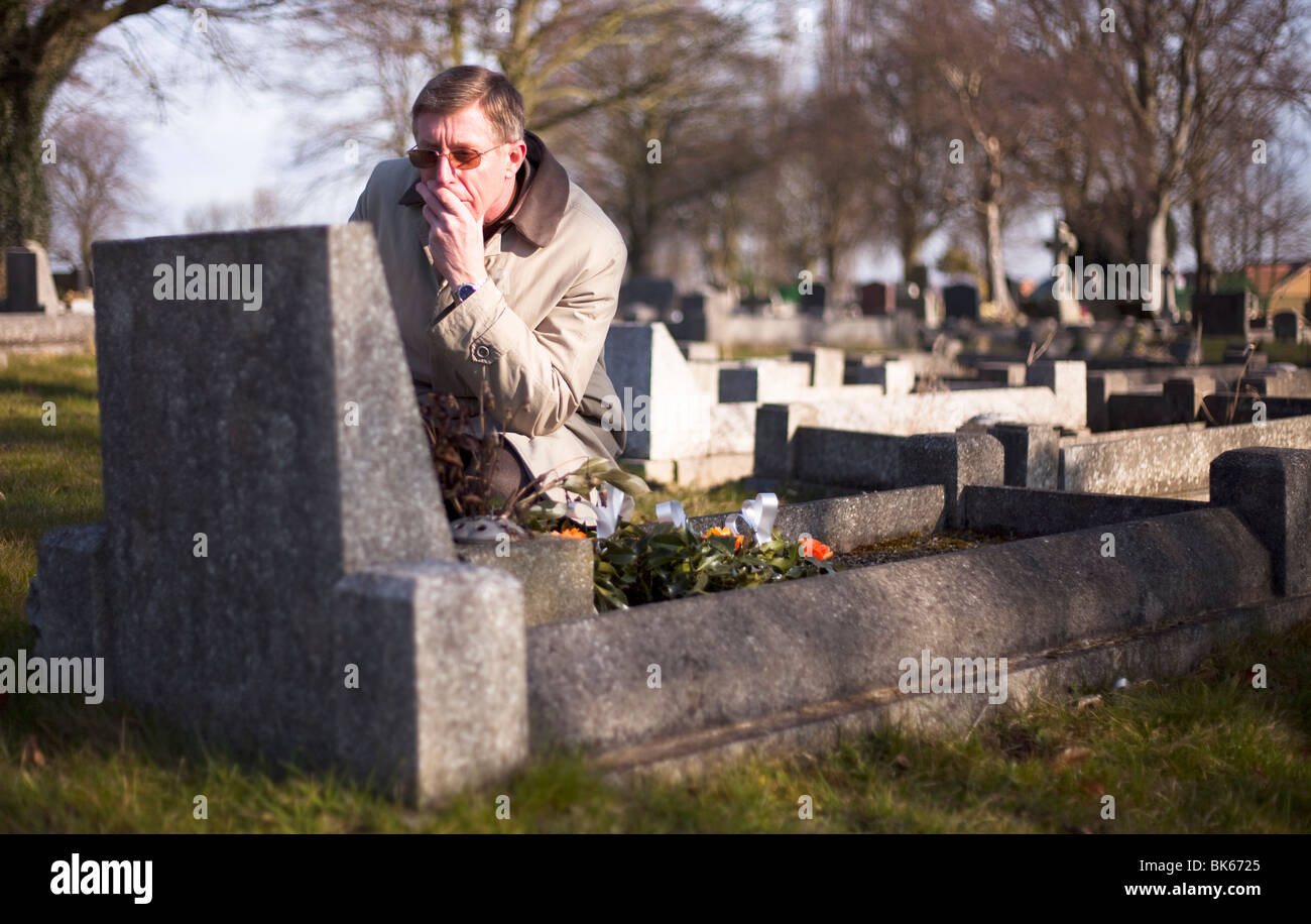 Man kneeling grave hi-res stock photography and images - Alamy