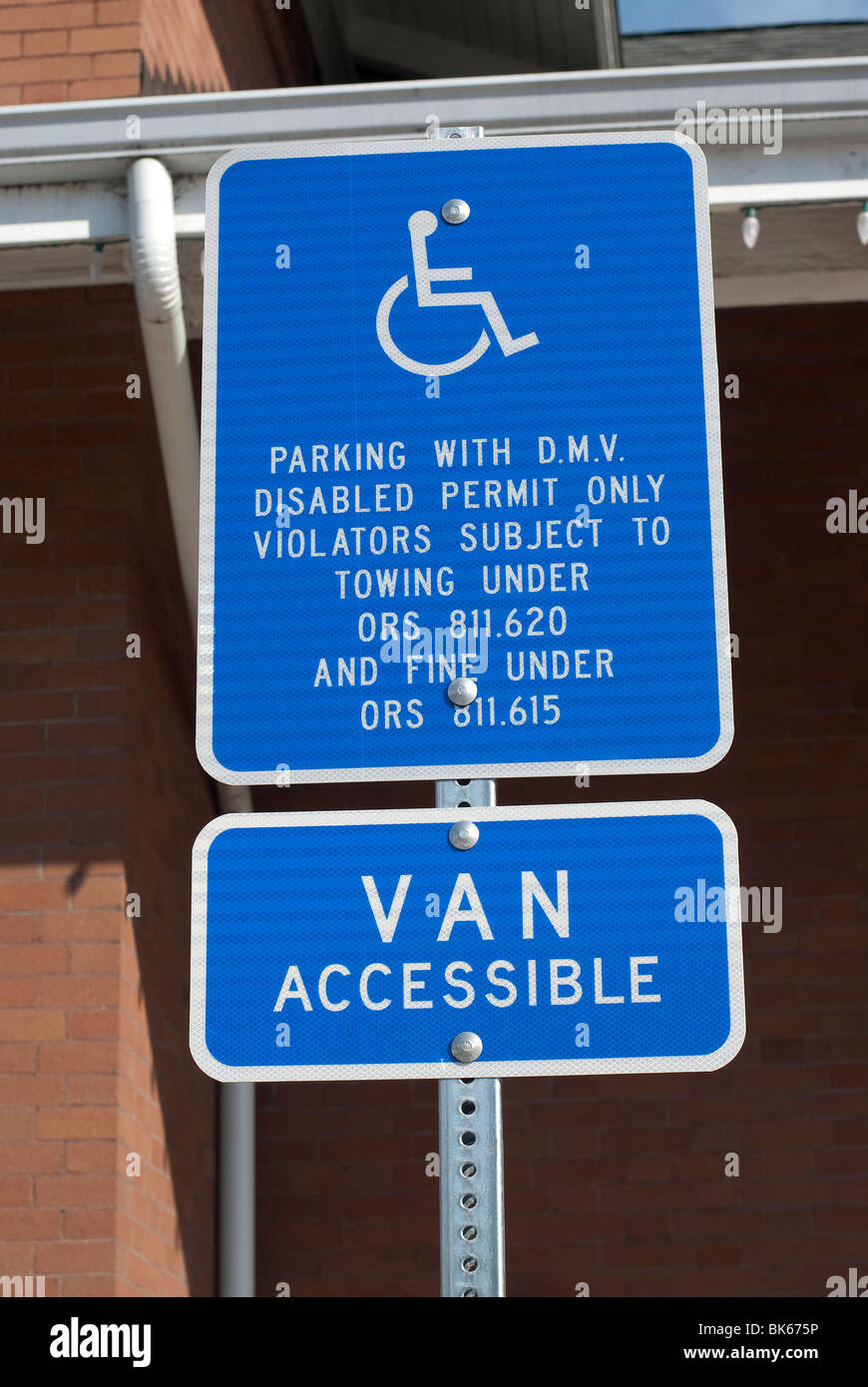 Invalid parking sign hi-res stock photography and images - Alamy