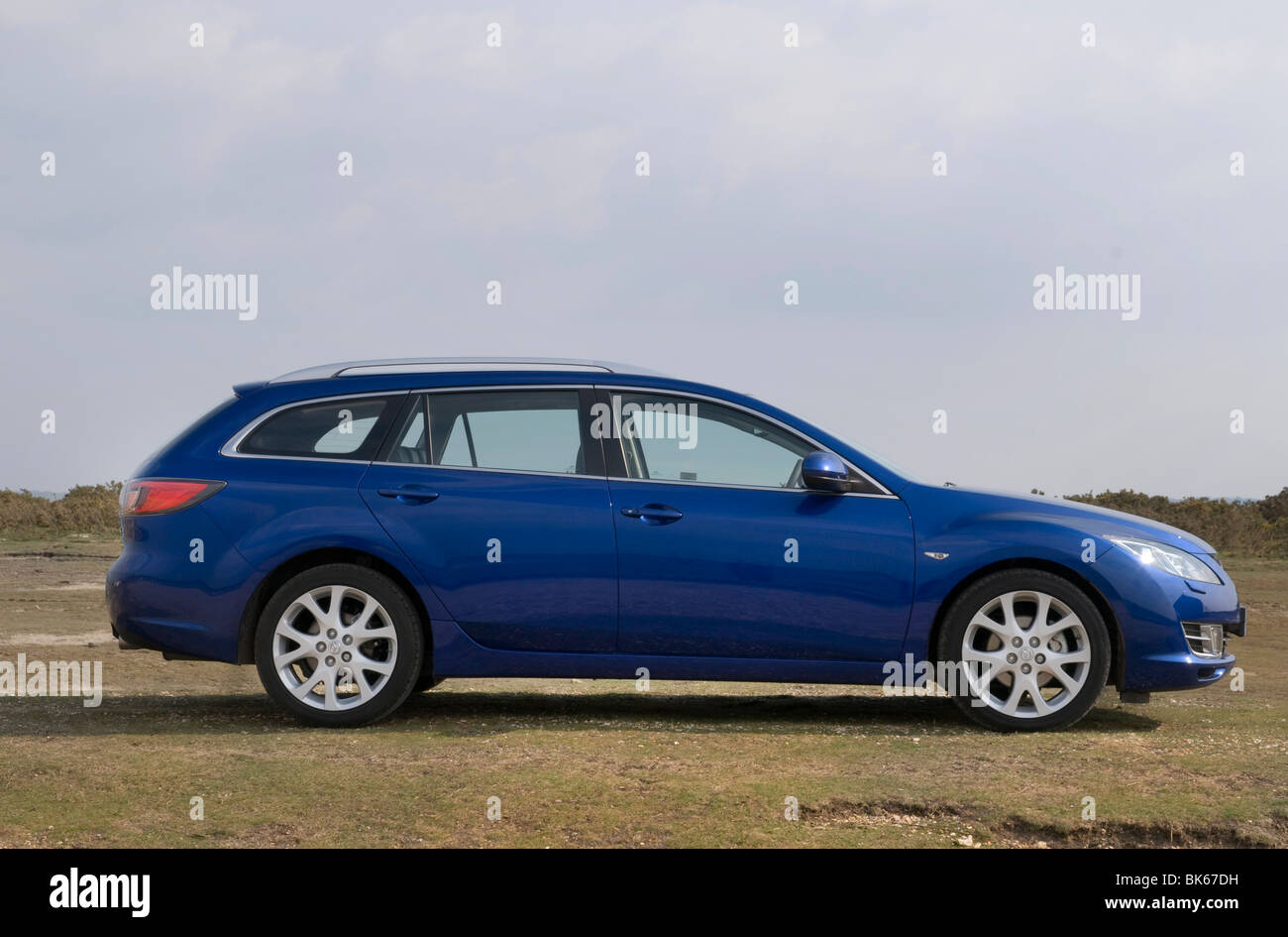 Side view of estate car hi-res stock photography and images - Alamy