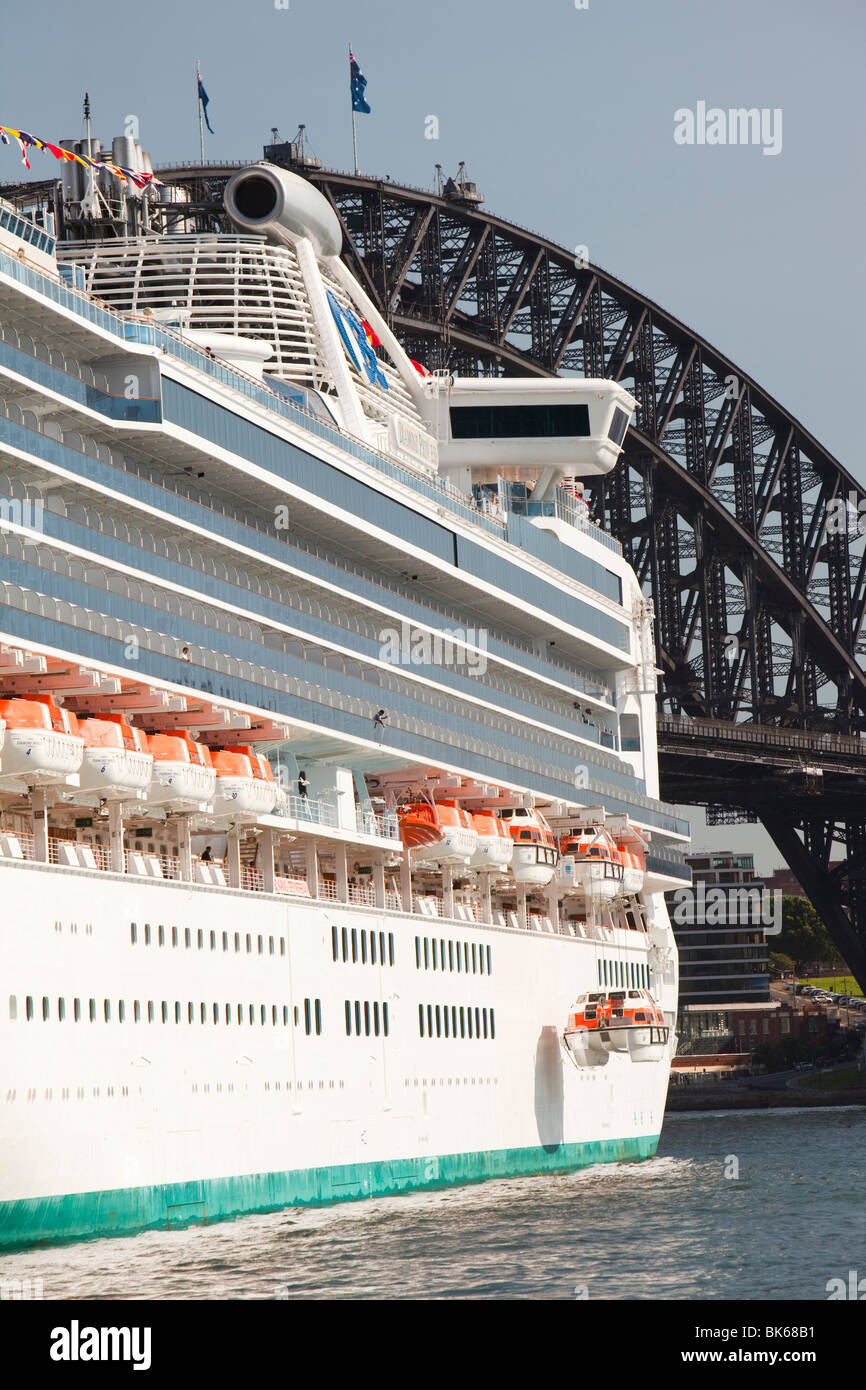 The Diamond Princess cruise ship in Sydney Harbour, in front of the ...