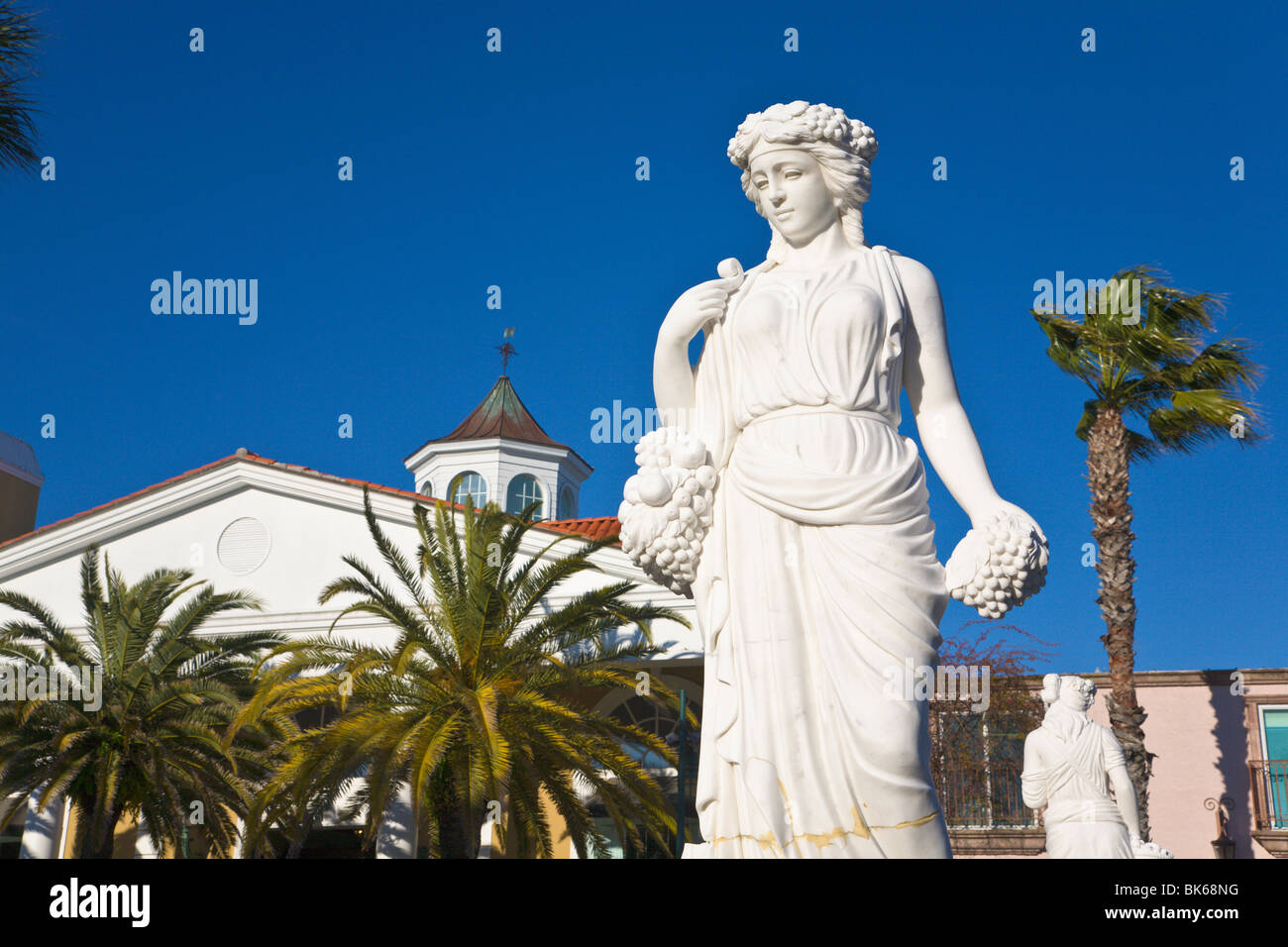 Statue, "St Armands Circle", Sarasota, Florida, USA Stock Photo - Alamy