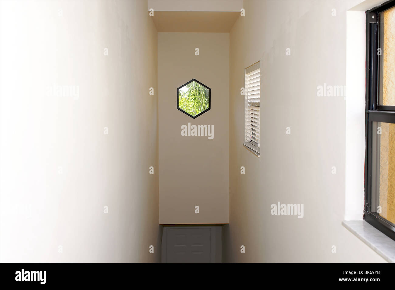 Upper story windows hi-res stock photography and images - Alamy