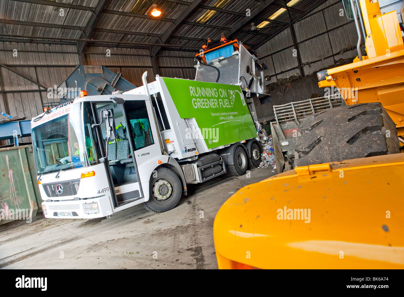 Mercedes bin lorry hi-res stock photography and images - Alamy