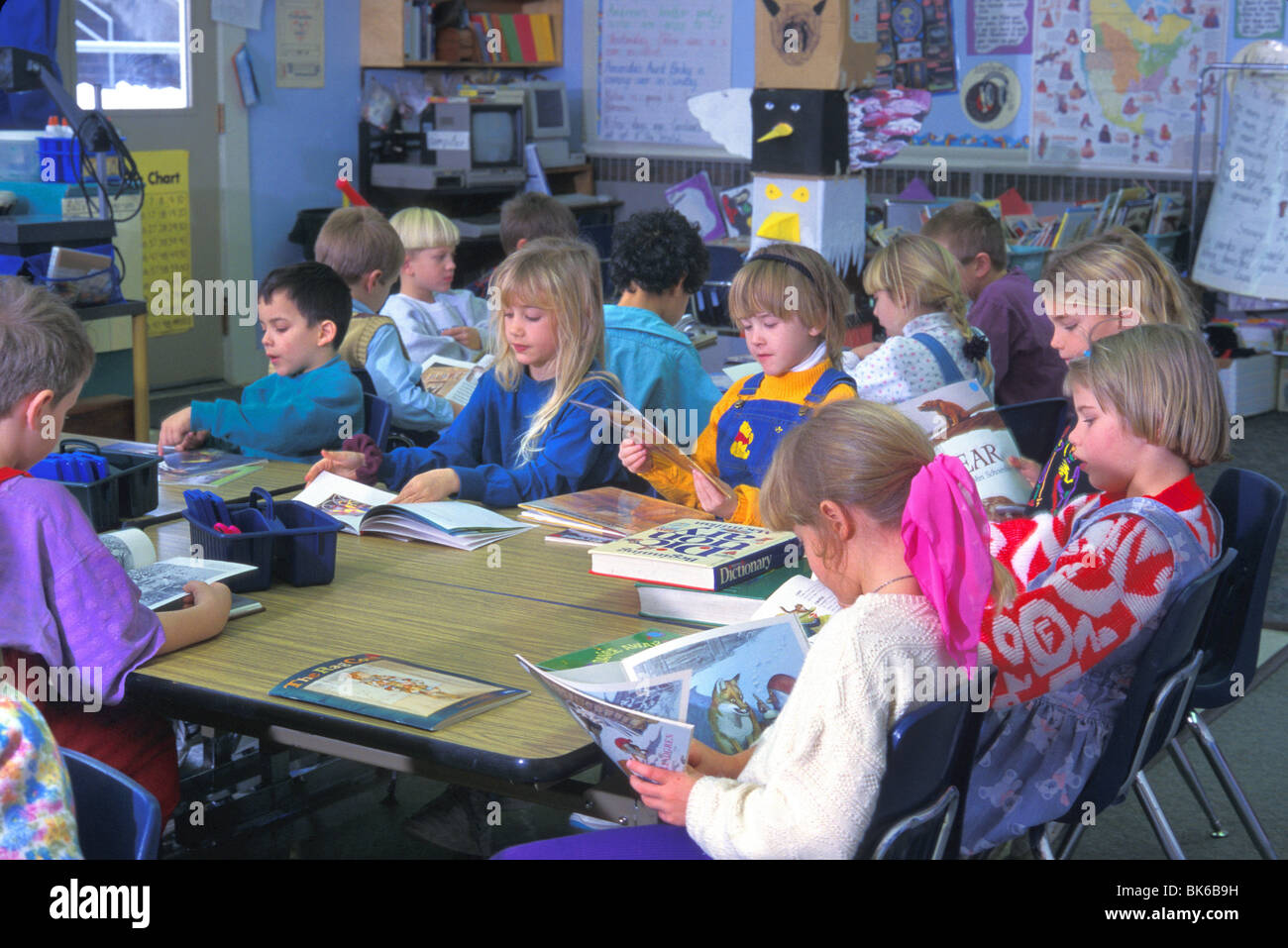 Classroom elementary school history hi-res stock photography and images ...