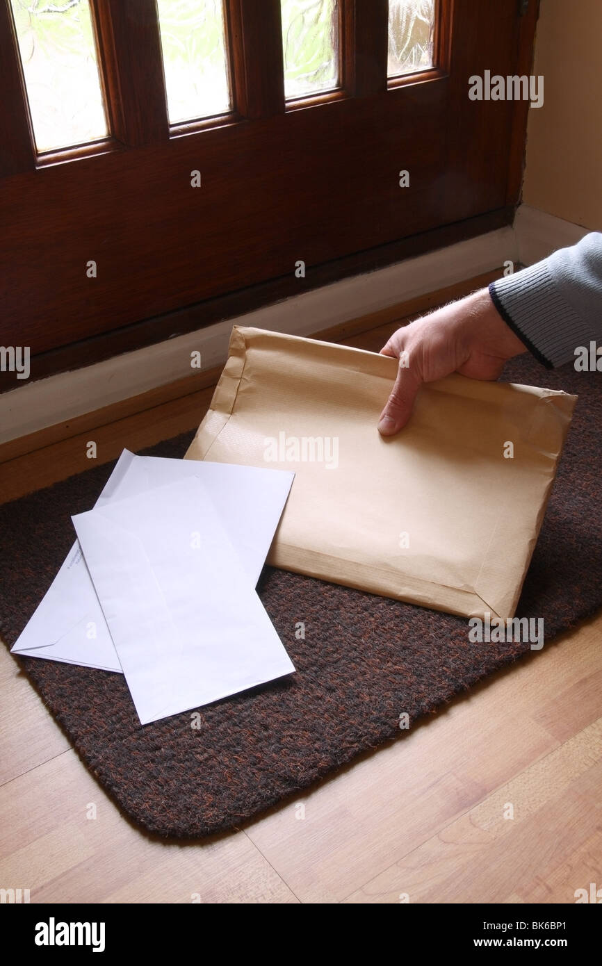 Picking up envelope hi-res stock photography and images - Alamy