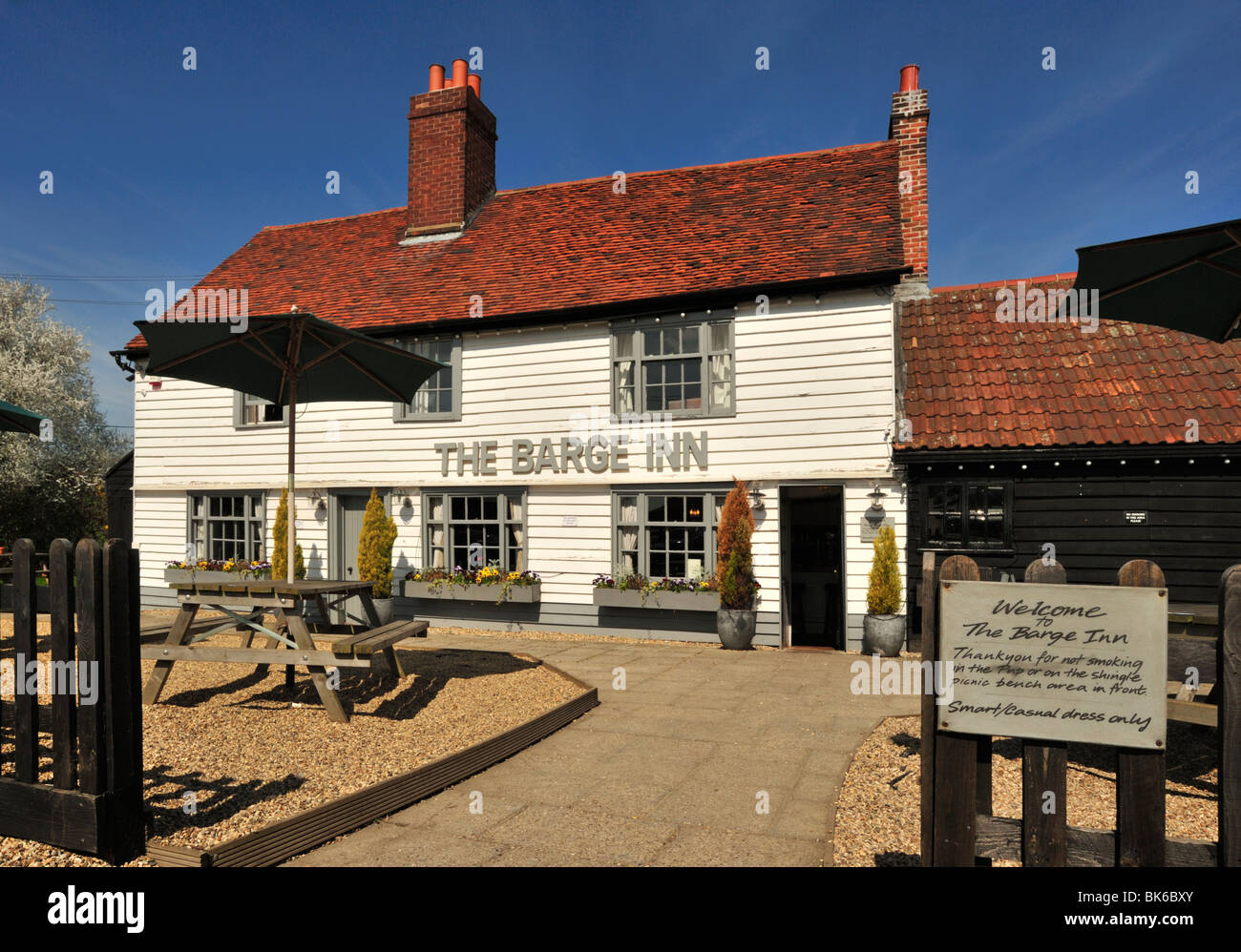 BATTLESBRIDGE, ESSEX, UK - APRIL 10, 2010: Exterior view of the Barge ...