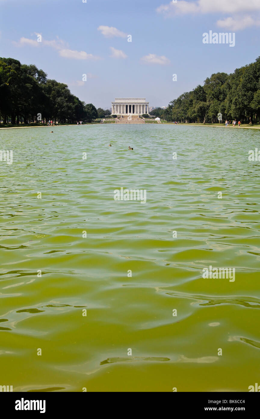 Lincoln memorial in Washington DC with water in foreground Stock Photo ...