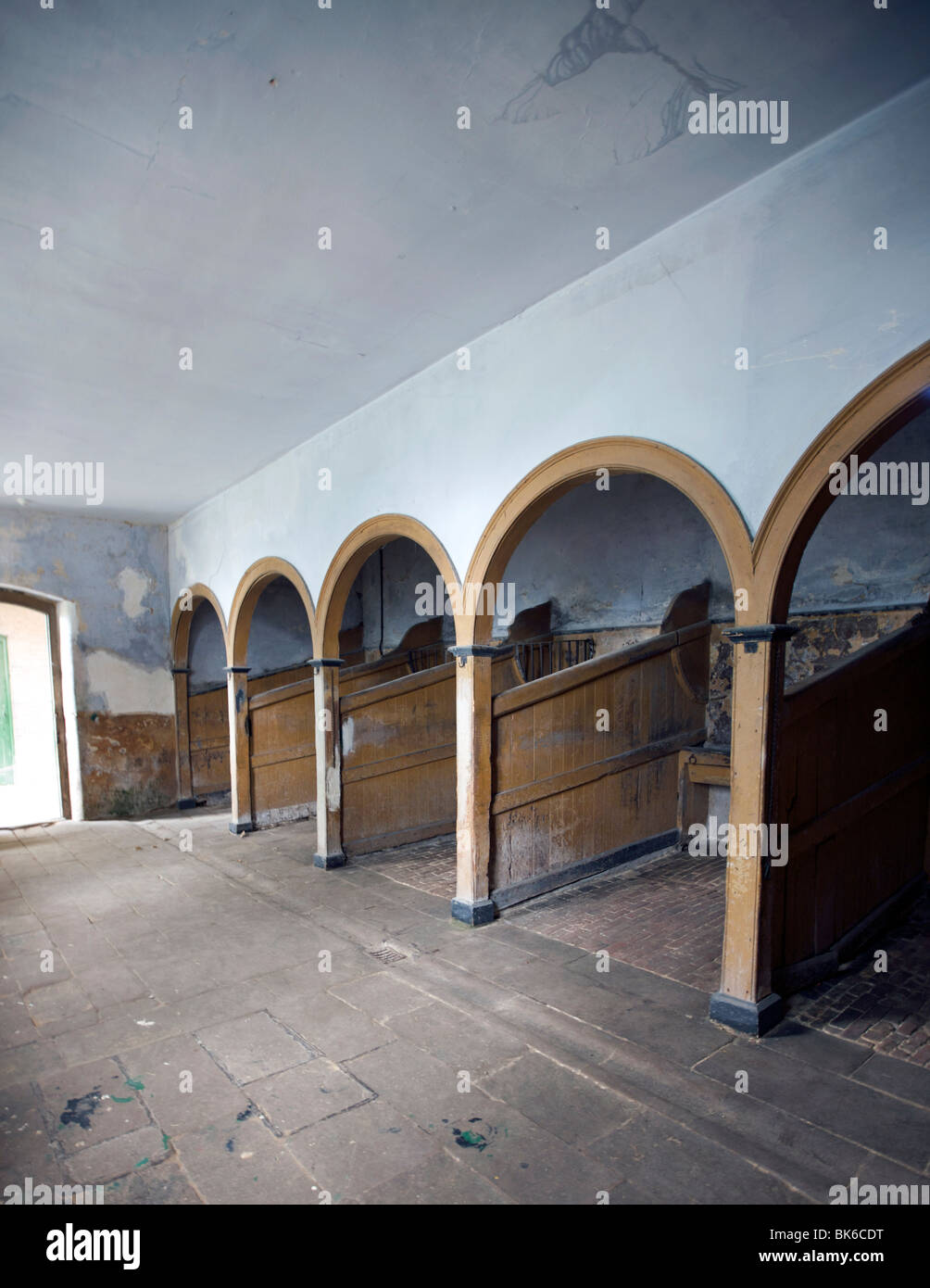 Stables arches hi-res stock photography and images - Alamy