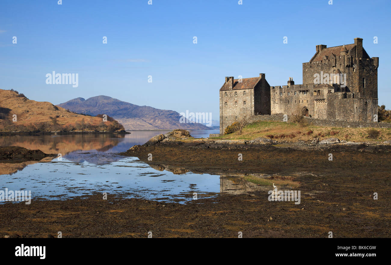 Dornie castle hi-res stock photography and images - Alamy
