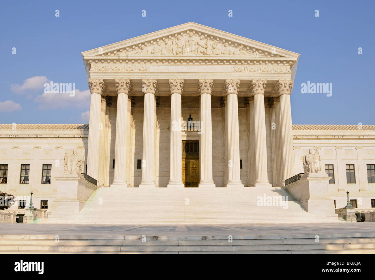 Shot columns building hi-res stock photography and images - Alamy