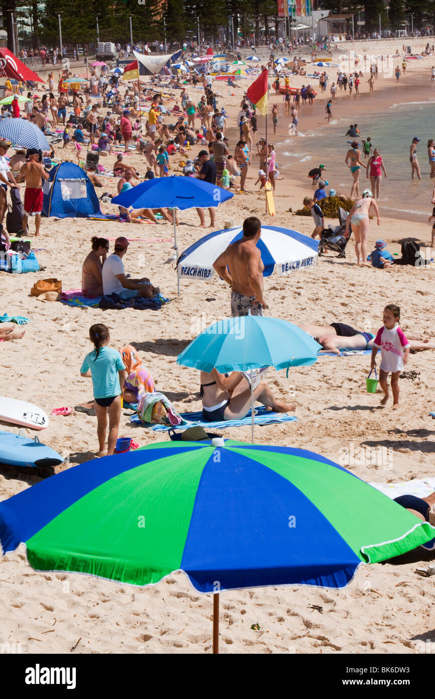 Crowds on Manly Beach, Sydney, Australia Stock Photo - Alamy