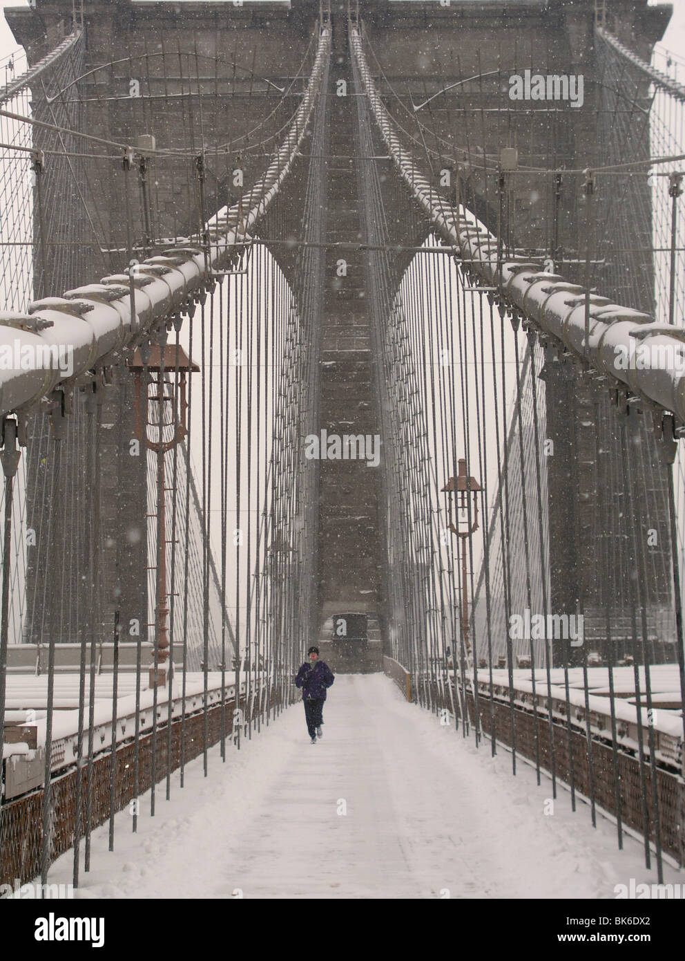 Brooklyn Bridge in snow Stock Photo - Alamy