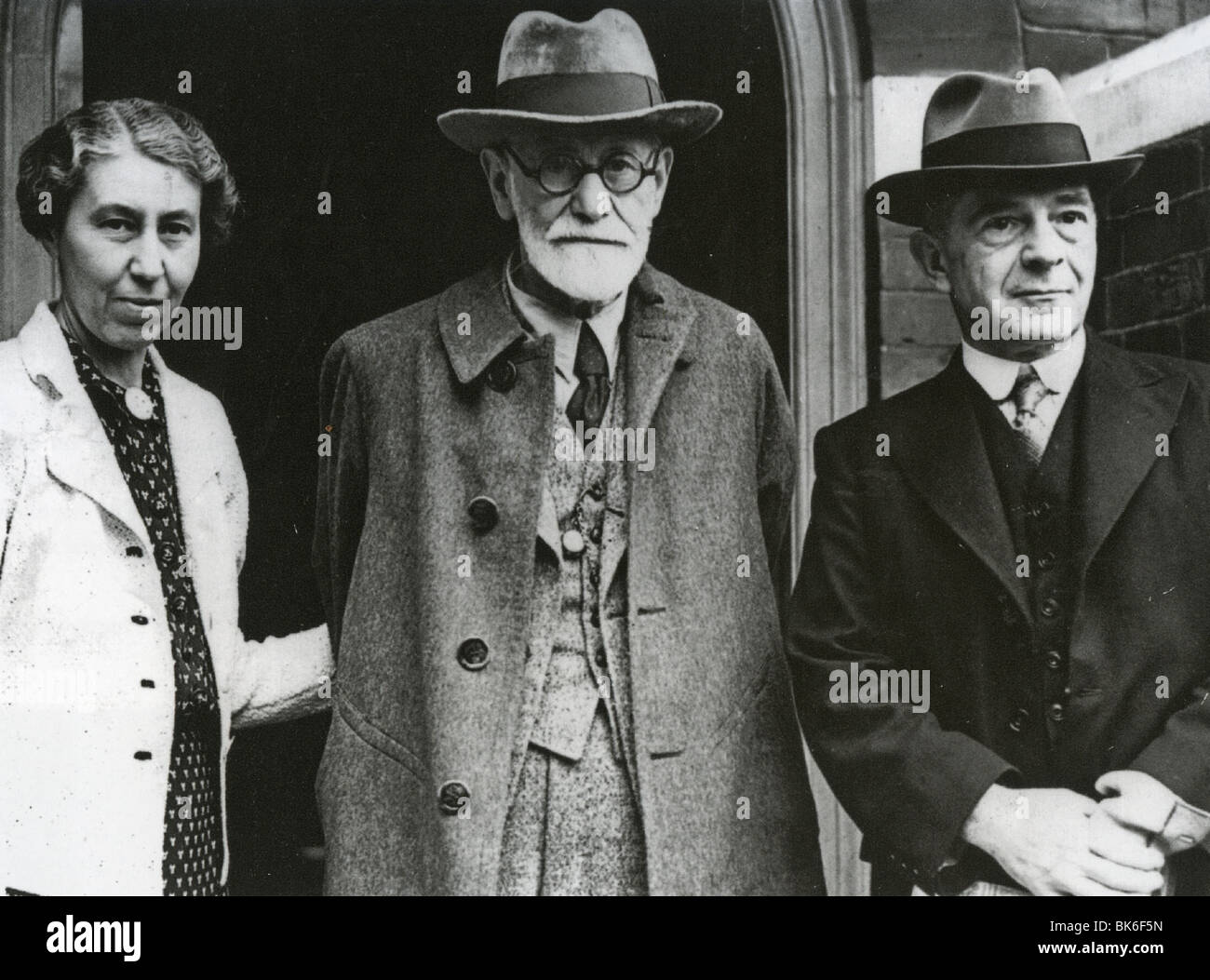 SIGMUND FREUD in 1938 with daughter Mrs Hollistschek and Welsh ...