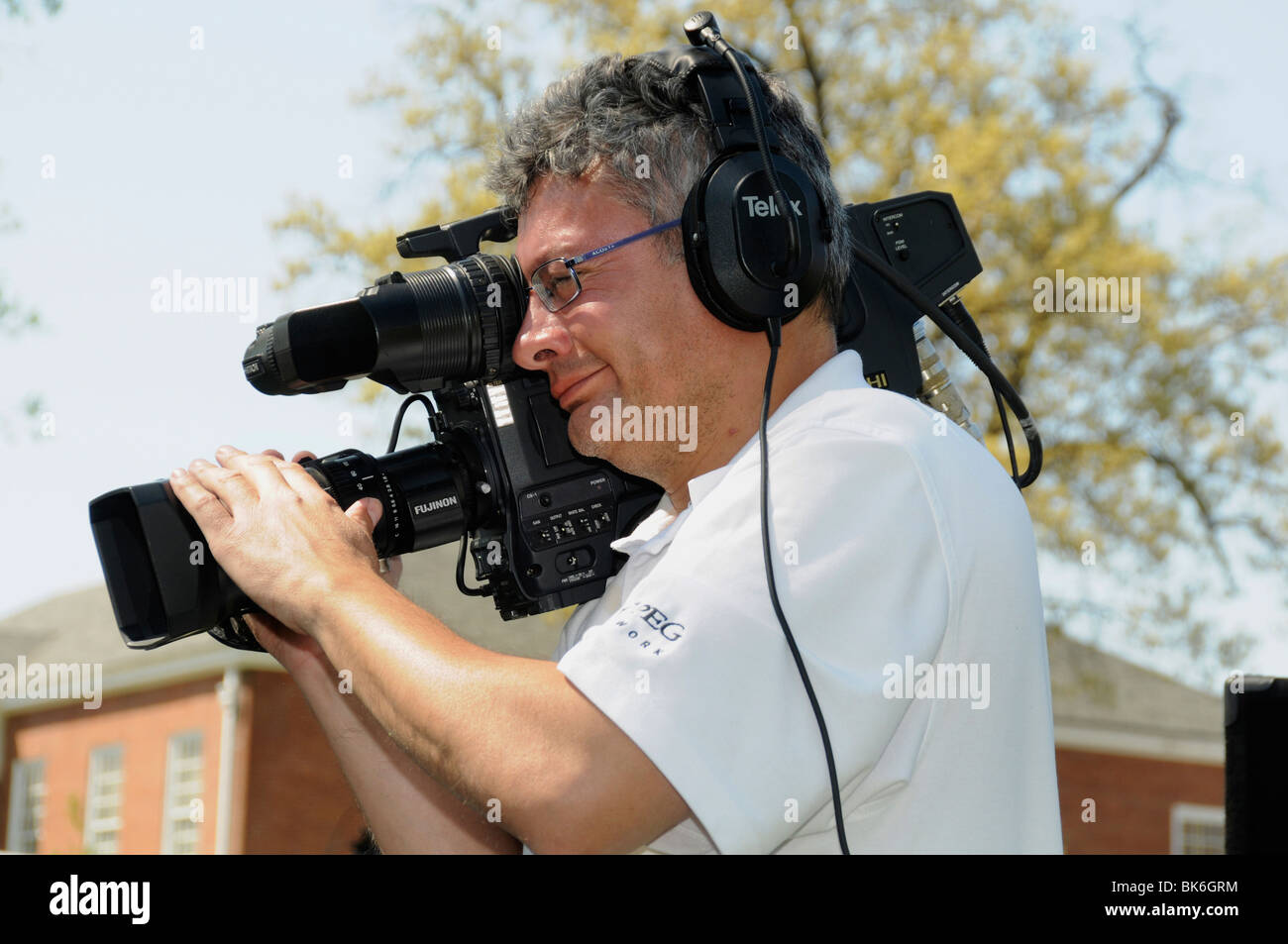 Photographer television hi-res stock photography and images - Alamy