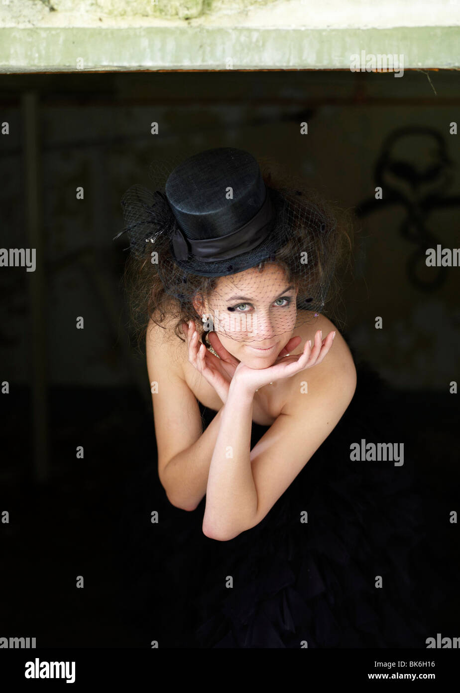 Hands cupping face hi-res stock photography and images - Alamy