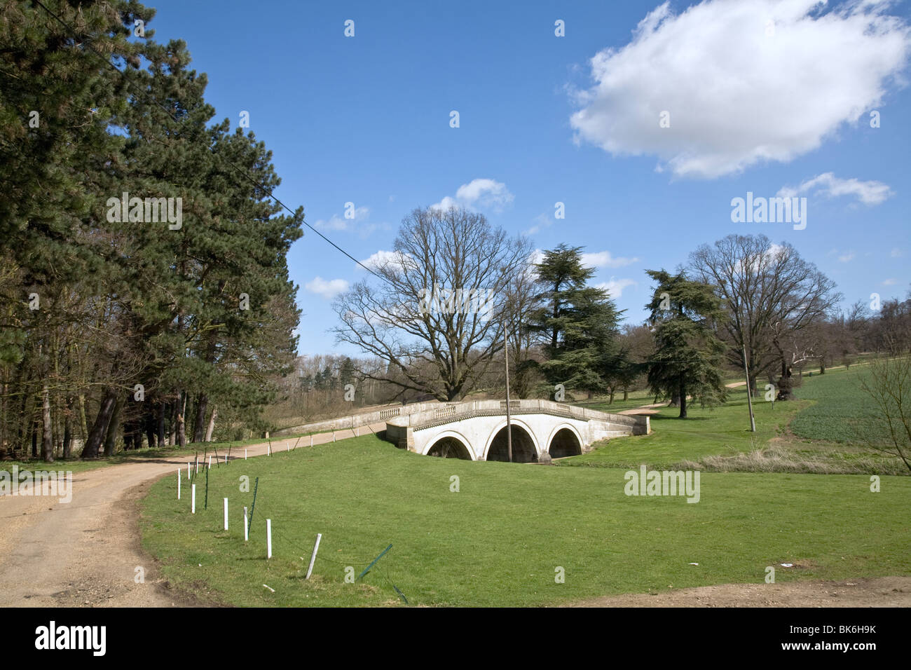 Country estate road hi-res stock photography and images - Alamy
