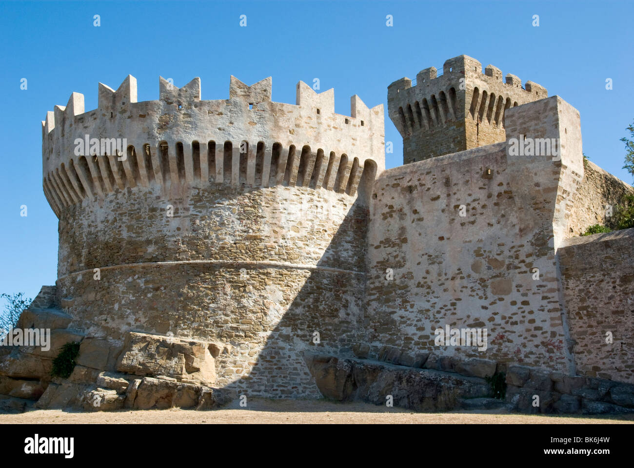 Italy medieval castle turret hi-res stock photography and images - Alamy