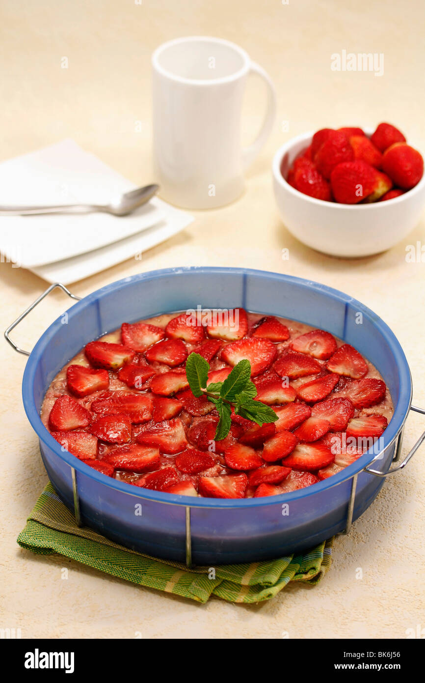 Slice of strawberry pudding cake hi-res stock photography and images ...