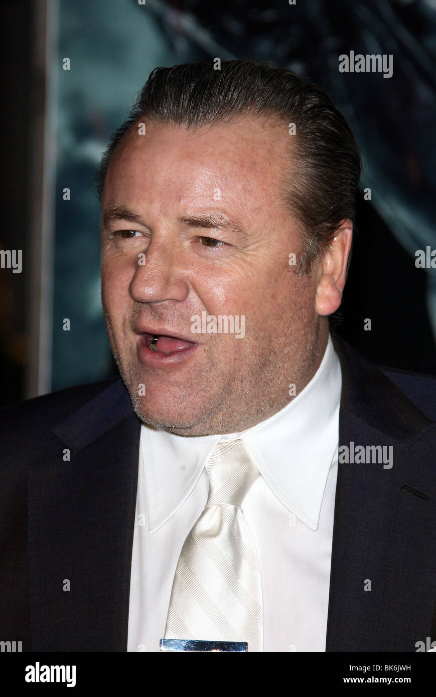 RAY WINSTONE BEOWULF LOS ANGELES PREMIERE WESTWOOD LOS ANGELES USA 05 ...