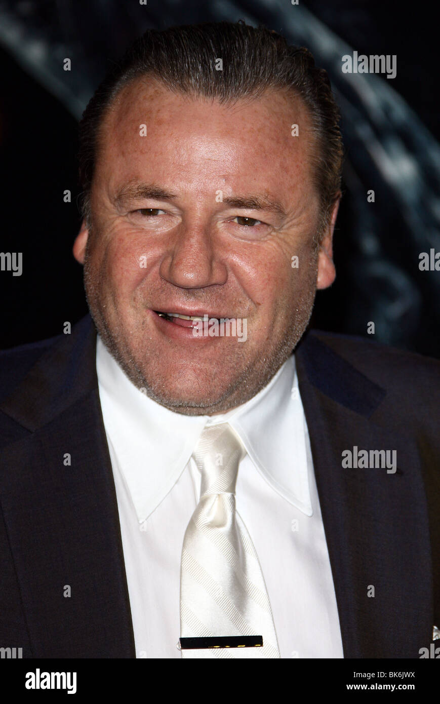 RAY WINSTONE BEOWULF LOS ANGELES PREMIERE WESTWOOD LOS ANGELES USA 05 ...