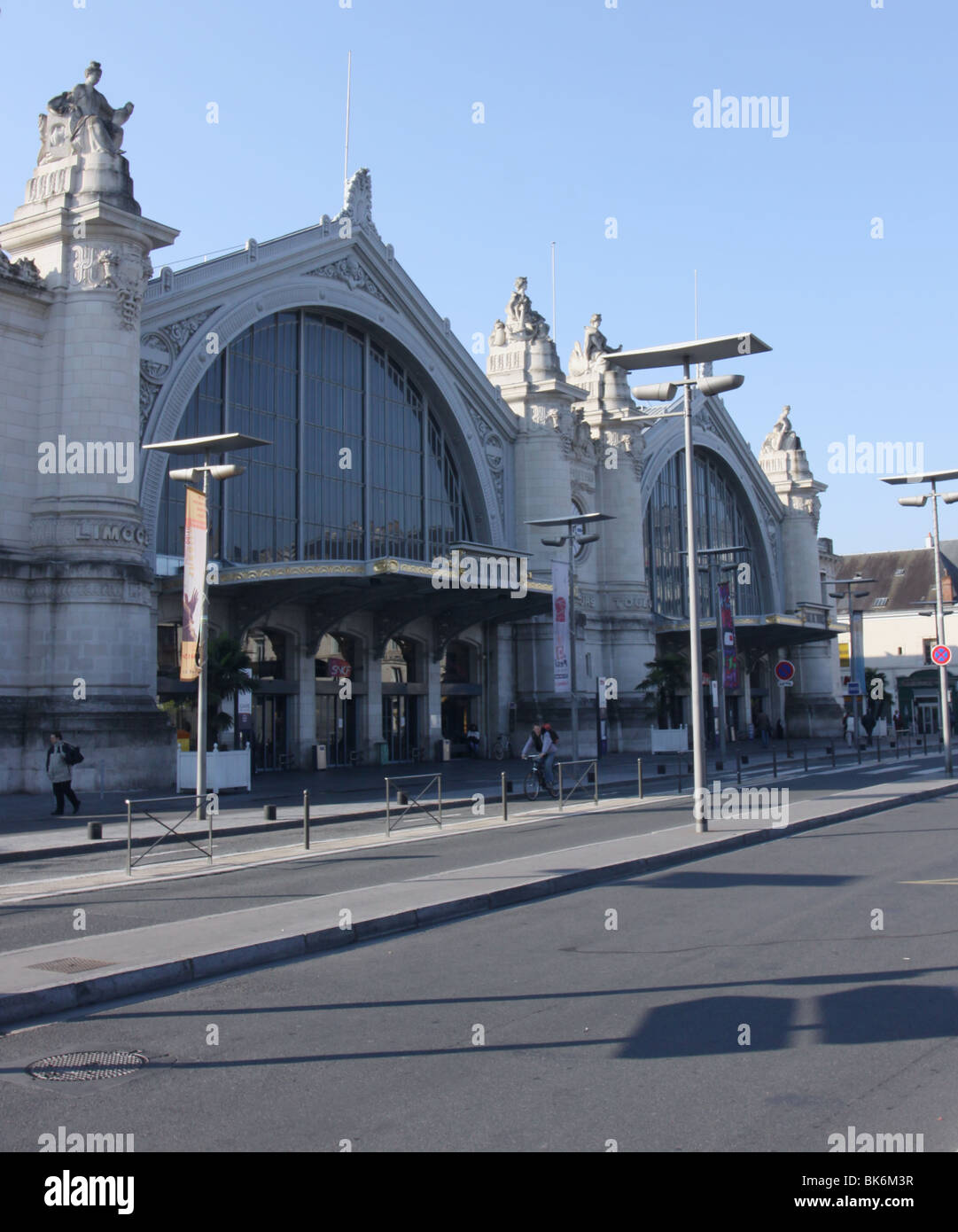 exterior of Tours railway station France April 2010 Stock Photo - Alamy