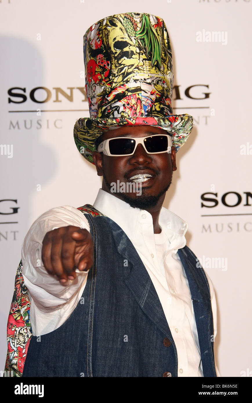 Sony hat hi-res stock photography and images - Alamy